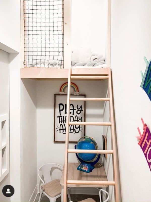 11 Ridiculously Awesome Under the Stairs Playhouse Ideas You'll Fall in Love With - Tiny Hands ...