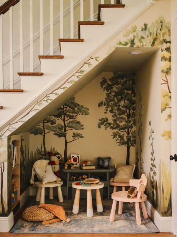 11 Ridiculously Awesome Under the Stairs Playhouse Ideas You'll Fall in Love With - Tiny Hands ...